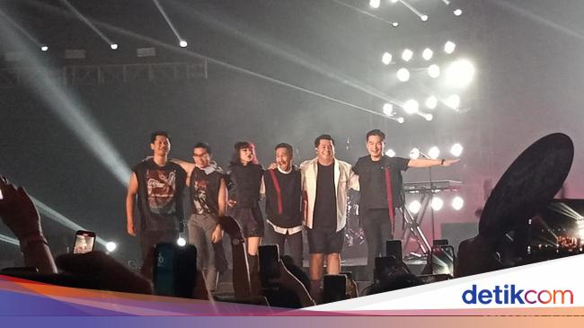 LEXICONCERT: Aksi Panggung Isyana Sarasvati yang Energik dan Kocak LEXICONCERT: Aksi Panggung Isyana Sarasvati yang Energik dan Kocak