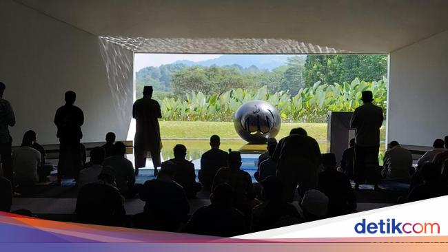 Doa untuk Eril dari Masjid yang Dirancang Ridwan Kamil Doa untuk Eril dari Masjid yang Dirancang Ridwan Kamil