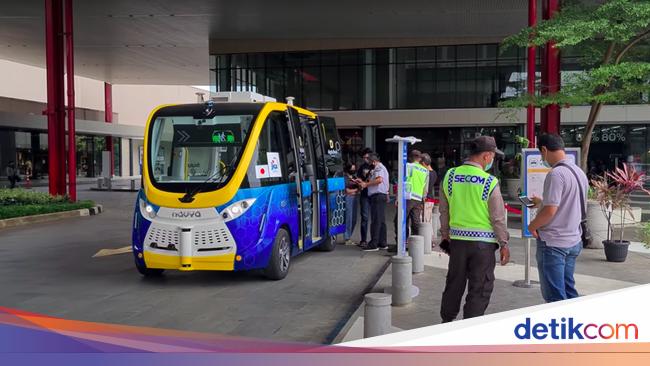 Deg-degan Banget, Naik Shuttle Bus Listrik Nggak Ada Sopirnya