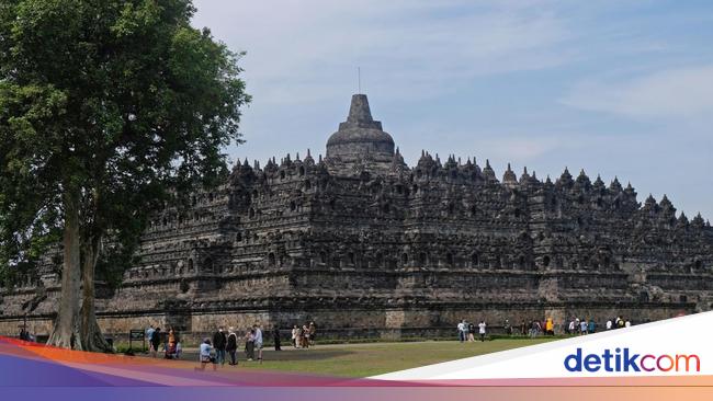 Sandal Upanat Disiapkan untuk Melindungi Tangga Candi Borobudur