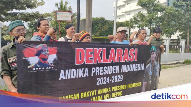 Sekelompok Warga Bentangkan Spanduk 'Andika Presiden 2024-2029' di Depok
