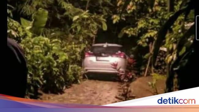 Mobil Nyasar ke Kuburan di Subang gegara Ikuti Google Maps Mobil Nyasar ke Kuburan di Subang gegara Ikuti Google Maps