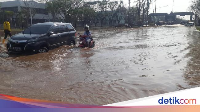 Banjir Rob di Pelabuhan Semarang Surut Pagi Ini