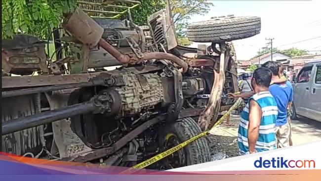 Kecelakaan Maut Truk Muat Semen Tabrak Sedan di Gowa, Kedua Sopir Tewas
