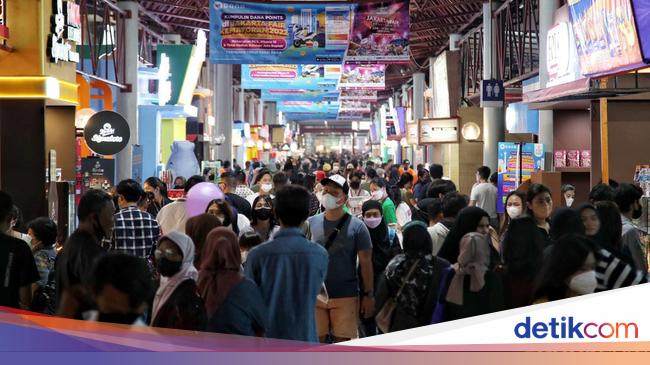 Warga Ramai-ramai ke PRJ Kemayoran di Libur Idul Adha