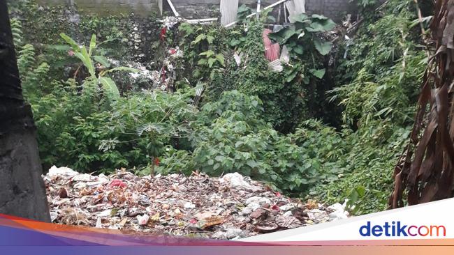 TPA Butus Dibatasi, Warga Desa Bebandem Buang Sampah Lagi ke Sungai