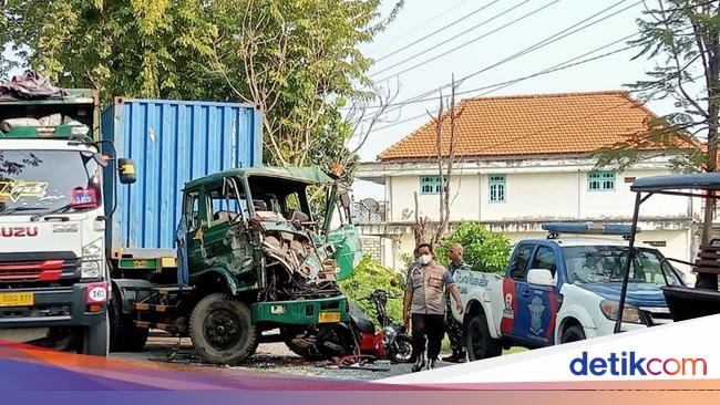 Identitas Korban Tewas yang Motornya Tergencet 2 Truk di Bungah Gresik