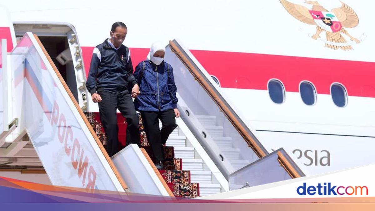 Jokowi Tiba di Moskow Rusia, Bendera Merah Putih Berkibar di Bandara