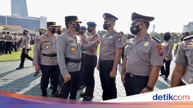 Hadiah Hut Bhayangkara 477 Personel Polda Jatim Naik Pangkat