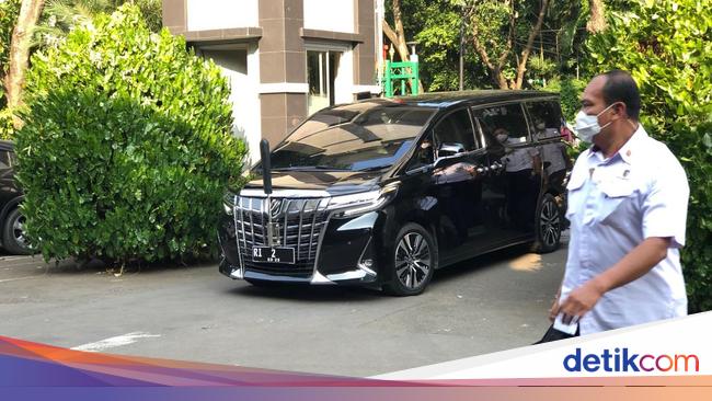 Wapres Ma'ruf Tiba di Masjid KemenPAN-RB, Bakal Ikut Salatkan Tjahjo Wapres Ma'ruf Tiba di Masjid KemenPAN-RB, Bakal Ikut Salatkan Tjahjo