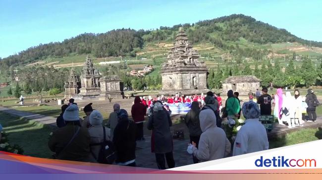 Viral Fenomena Embun Beku, Dieng Dipadati Wisatawan Sejak Pagi Buta