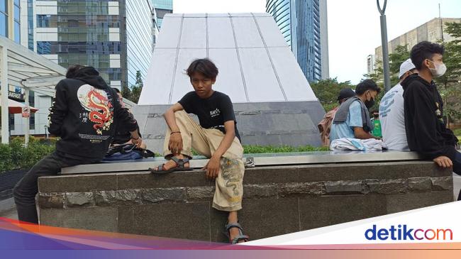 The Lost Citayam Fashion Week Phenomenon, Roy's Source of Sustenance ...