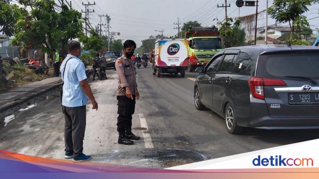Biker di Gresik Tewas Terlindas Truk