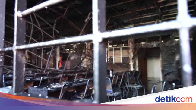 Melihat Kondisi Terkini Kampus FKIP UNS Solo Usai Kebakaran