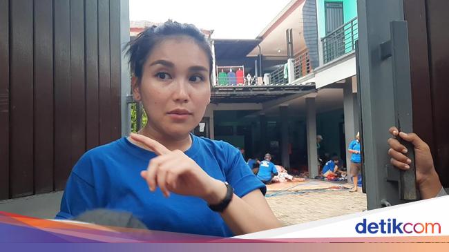 Rayakan Idul Adha, Ayu Ting Ting Potong Tiga Sapi di Rumah Rayakan Idul Adha, Ayu Ting Ting Potong Tiga Sapi di Rumah