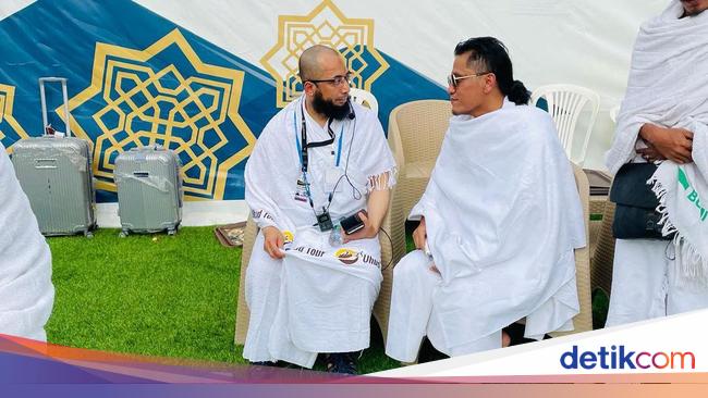 Adem, Gus Miftah dan Ustaz Khalid Basalamah Bersua di Arafah