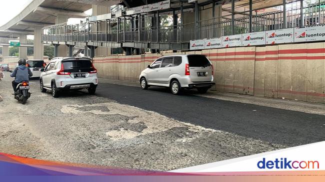 Lewat Tengah Tahun, Jl HR Rasuna Said Jaksel Masih Belum Mulus Juga