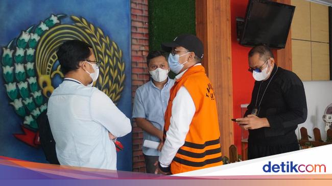 Mantan Bupati Probolinggo Hasan Aminuddin Dititipkan KPK di Rutan Medaeng