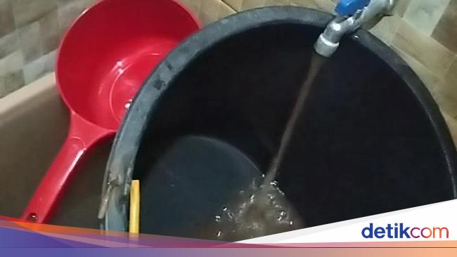 Lapor Ketua! Warga di Asahan Keluhkan Air PDAM Bercampur Lumpur