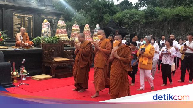 Umat Buddha Lasem Peringati Hari Raya Maha Puja Asadha
