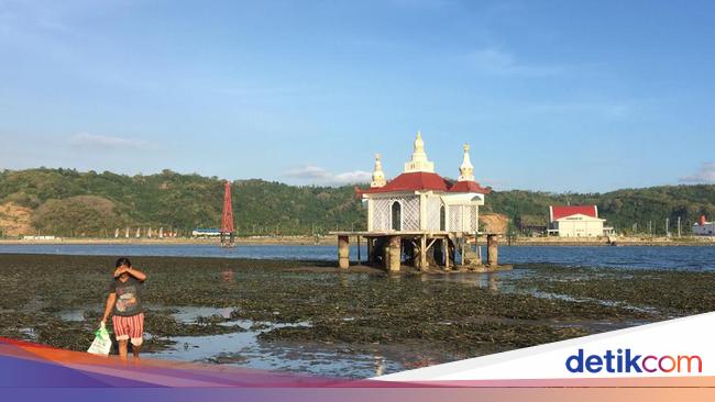 Makam Keramat di Tengah Laut Lembar, Daya Tarik Wisatawan-Peziarah