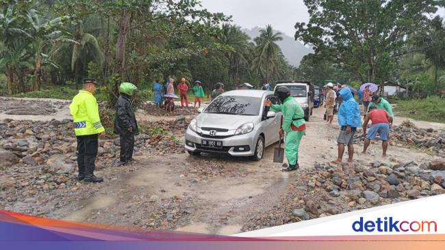 Akses Jalan Trans Sulawesi di Minsel Lumpuh 5 Jam gegara Terendam Banjir