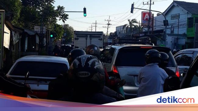 Karangpilang Arah Sepanjang Macet Parah