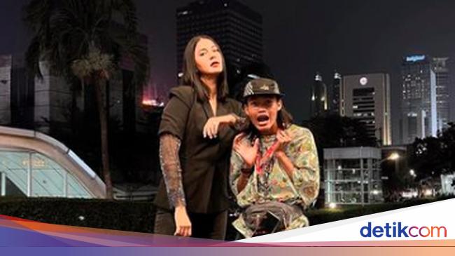 Foto: 7 Aksi Paula Verhoeven di Citayam Fashion Week, Catwalk Bareng Bonge