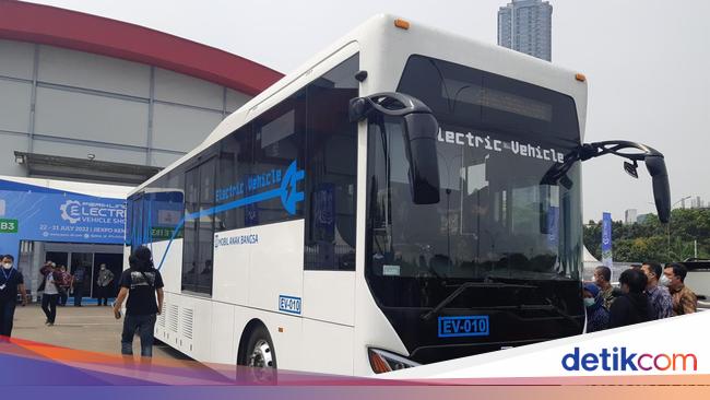 TransJakarta Uji Coba Bus Listrik Besutan Moeldoko