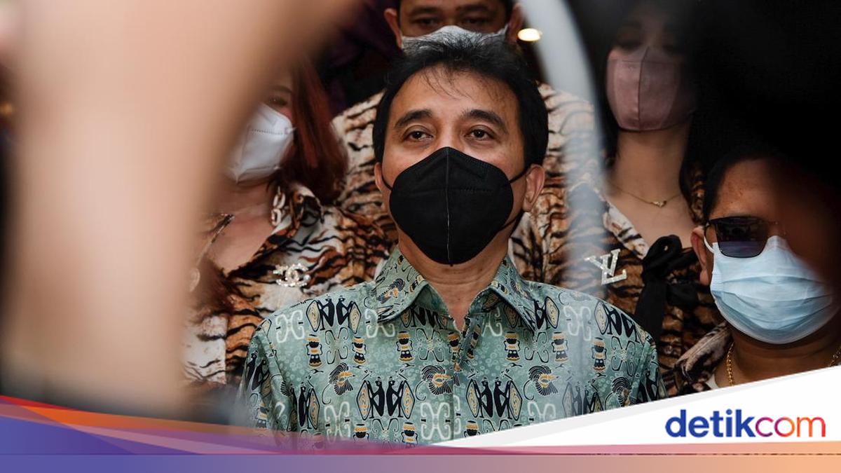 Roy Suryo Tersangka Kasus Meme Stupa, Polisi: Postingannya Itu yang Viral
