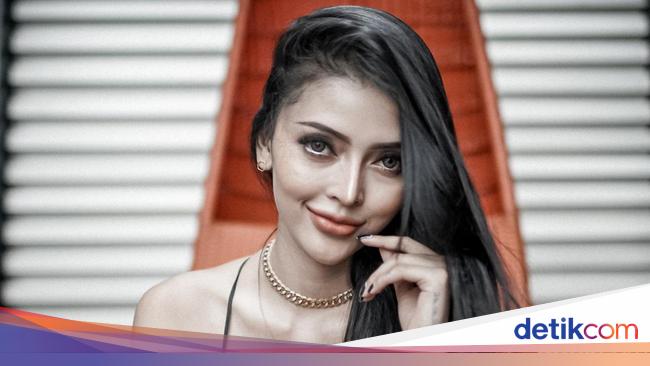 Si Seksi Astrid Angel Eks Aspri Hotman Paris, Kini Bikin Panas Arena ...