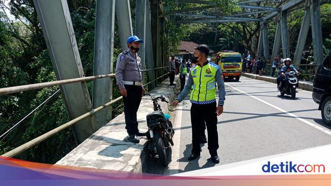 Alami Kecelakaan Tunggal, Pemotor Ini Ditemukan Tewas di Dasar Sungai