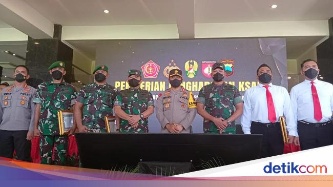 Ultimatum Kapolda Jateng ke Kopda Muslimin: Menyerah atau Tindakan Tegas! Ultimatum Kapolda Jateng ke Kopda Muslimin: Menyerah atau Tindakan Tegas!