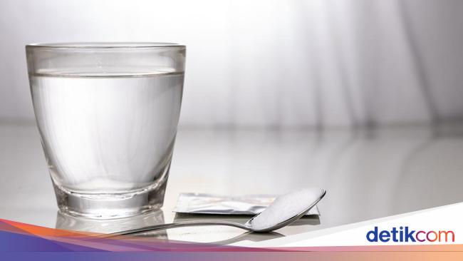 Minum Oralit saat Sahur, Emang Beneran Bikin Tahan Haus Seharian?