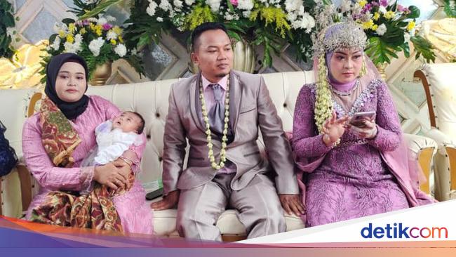 Most Pop Sepekan: Viral Istri Sambil Gendong Bayi Dampingi Suami Nikah Lagi Most Pop Sepekan: Viral Istri Sambil Gendong Bayi Dampingi Suami Nikah Lagi