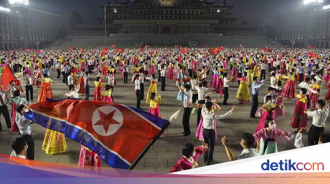 Kim Jong Un Nyatakan Menang Atas COVID-19, Korut Cabut Wajib Masker Kim Jong Un Nyatakan Menang Atas COVID-19, Korut Cabut Wajib Masker