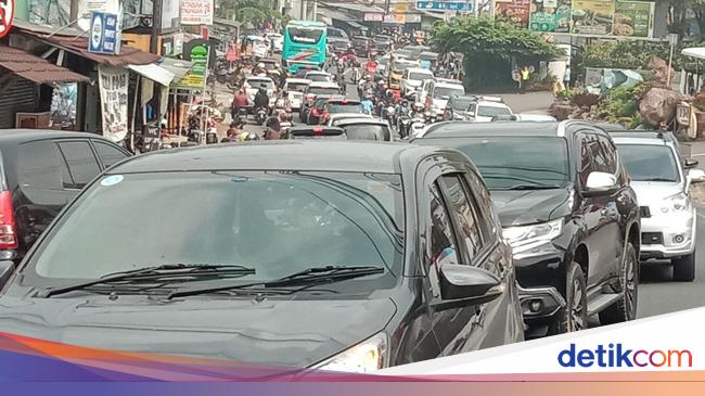 Lalin Kawasan Puncak Macet, One Way Arah Jakarta Diterapkan Siang Ini