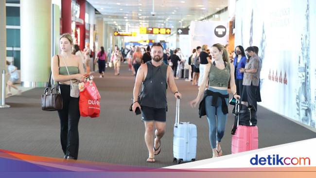 Hanya Dalam 1 Bulan, 17 Turis Bule Dideportasi dari Bali