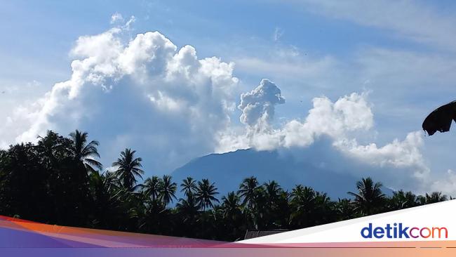 Gunung Ibu di Maluku Utara Kembali Erupsi