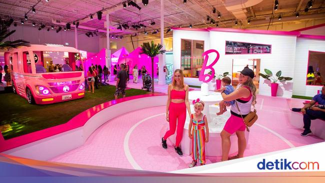Menjelajah Dunia Barbie yang Penuh Imajinasi di Kanada