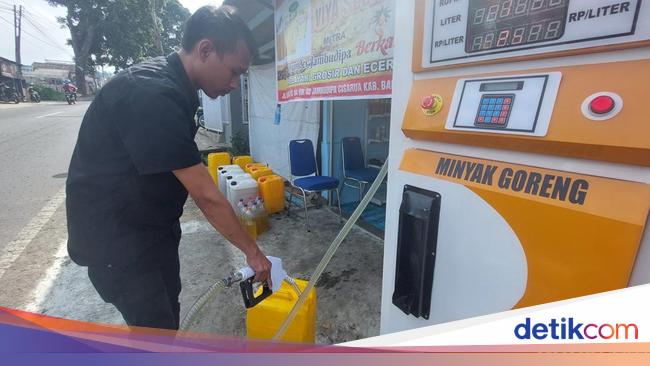 Pom Migo! Cara Unik Warga Bandung Barat Jual Minyak Goreng