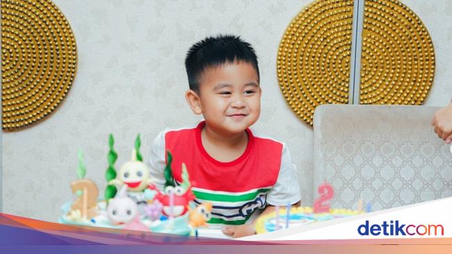 6 Foto Ultah Al Nahyan Anak Kahiyang, Kehadiran Kaesang Bareng Pacar ...