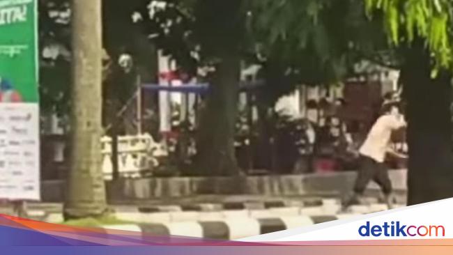 Viral Video Pria Lempar Barang ke Pengendara di Bogor, Polisi Usut