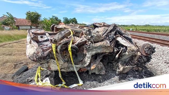 Ini Identitas Korban Tewas Kecelakaan Mobil Vs Kereta Di Cirebon