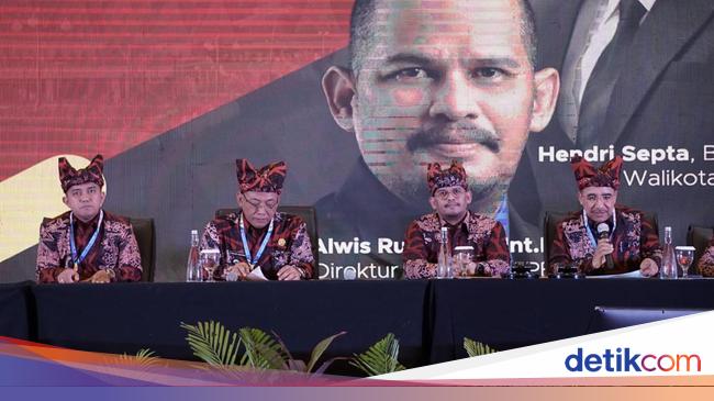 Di Rakernas Apeksi Walkot Cilegon Tolak Penghapusan Honorer