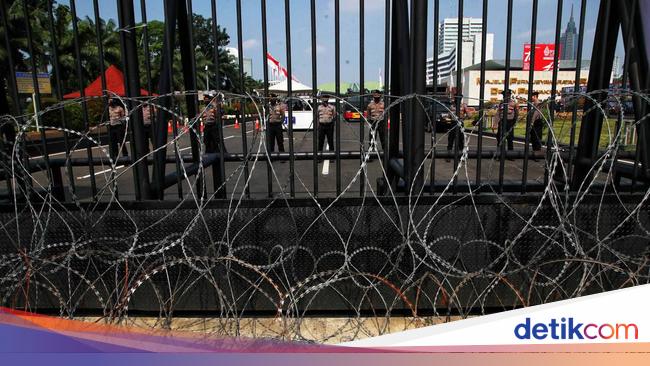 Ada Demo, Lalin Jalan Gatot Subroto Depan DPR Dialihkan Pagi Ini Ada Demo, Lalin Jalan Gatot Subroto Depan DPR Dialihkan Pagi Ini