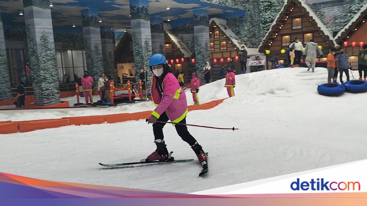 Liburan Main Ski seperti di Luar Negeri? Ke Trans Snow World Bintaro Aja!