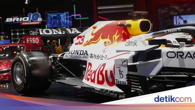 Keren! Seniman Jepang Buat Mobil F1 dari Kertas