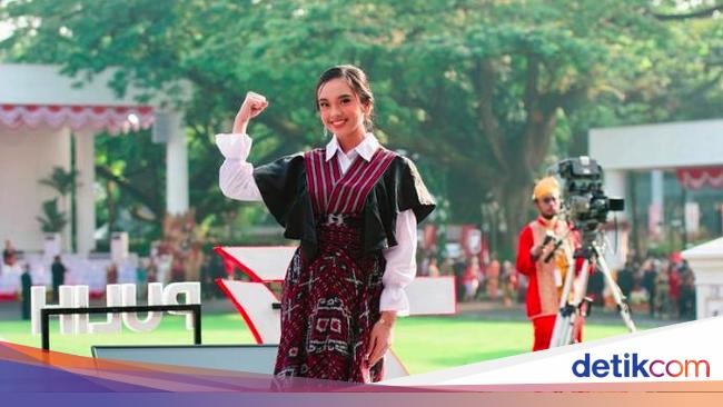 Semua Mata Tertuju Padamu! 7 Potret Cantik Lyodra Ginting Nyanyi di Istana