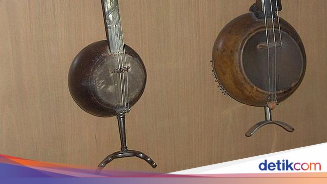 Alat Musik Rebab: Pengertian, Sejarah Asal, dan Cara Memainkan